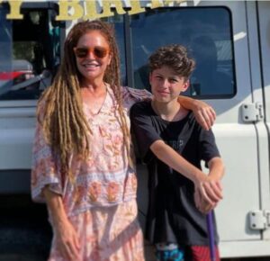 Simmone Mackinnon Net worth, Age, Son, Husband, & More [2024 ...