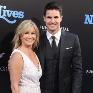 Robbie Amell: Bio, family, net worth | Celebrities InfoSeeMedia