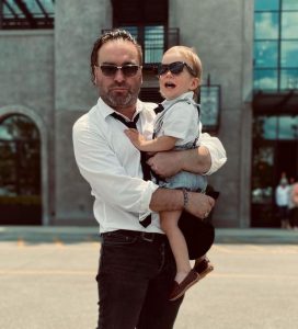 Johnny Galecki Net worth, Wife, Son, Age, Height & More [Updated ...
