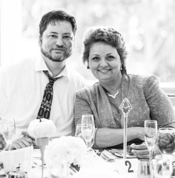 Discover Sandy Ryan : Debby Ryan's Supportive Mother and Talented ...