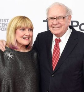 Warren Buffett : Bio, family, net worth | Celebrities InfoSeeMedia