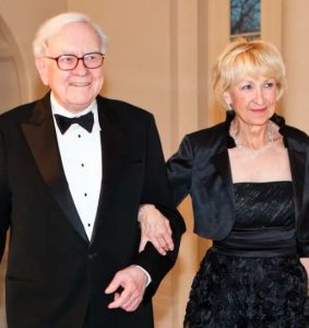 Warren Buffett : Bio, family, net worth | Celebrities InfoSeeMedia