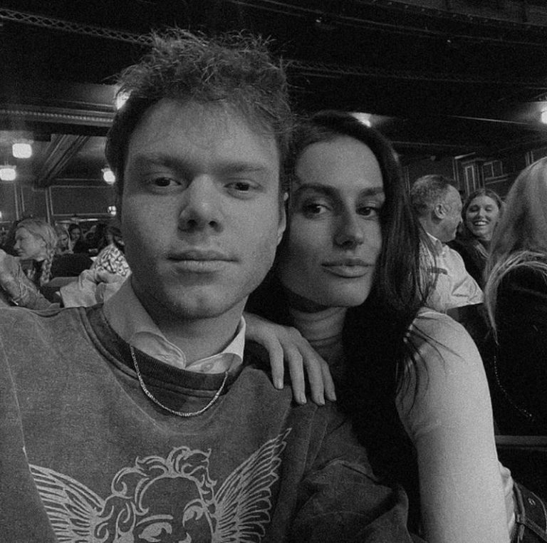 Amber Davies Boyfriend, Net worth, Family, Age, Facts & More [2023 ...