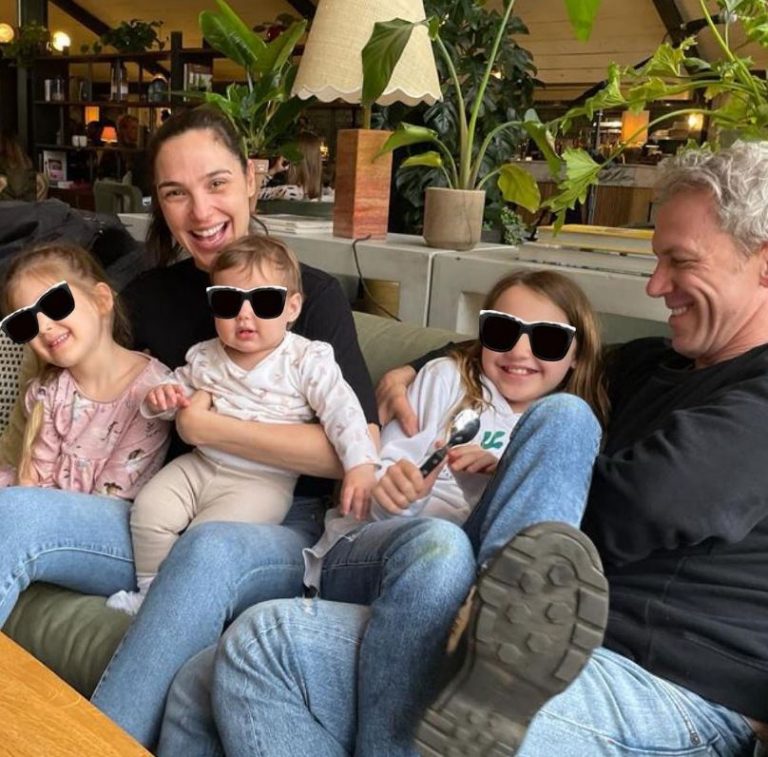 Gal Gadot's Youngest Daughter: Introducing Daniella Versano ...