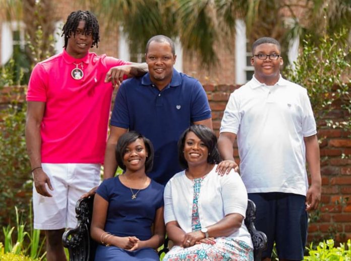 Cam Smith (NFL): Net worth, Family, Age, Girlfriend & More [2023 ...