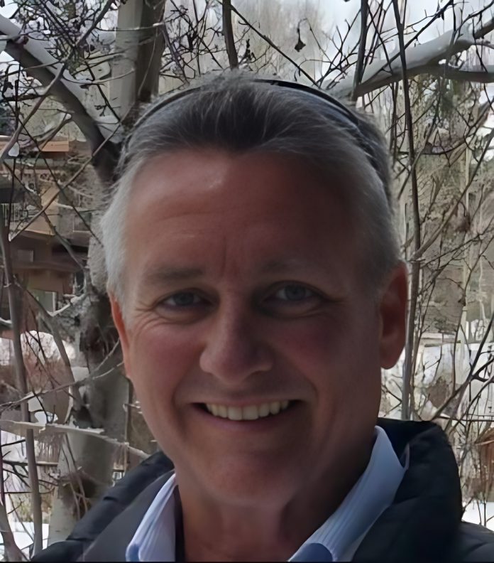 Doug Robbie - Margot Robbie's Father | Know About Him | Celebrities ...