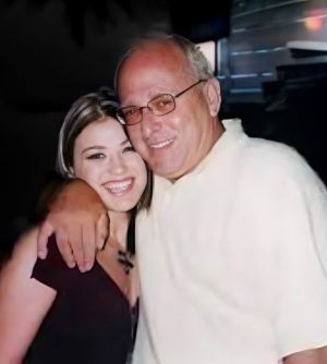 Kelly Clarkson Net worth, Age, Family, Facts & More [2024 ...