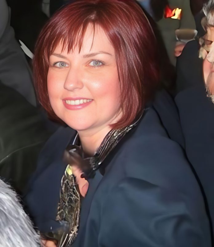 Lynn Butler - Gerard Butler's Sister | Know About Her | Celebrities ...