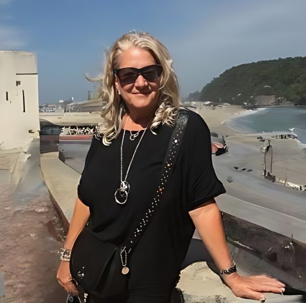 Sandra Hanks - Tom Hanks' Sister | Know About Her | Celebrities ...