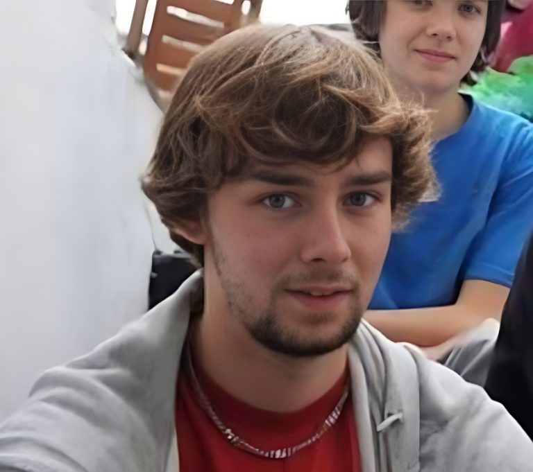 Asa Butterfield's Enigmatic Mother: Unveiling Jacqueline Farr ...