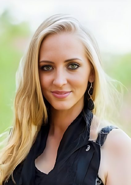 Robert Pattinson's Talented Older Sister: Introducing Lizzy Pattinson ...
