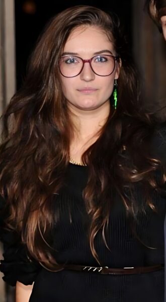 Who is Abigail Booth? The Artsy Sibling of Actor Douglas Booth ...