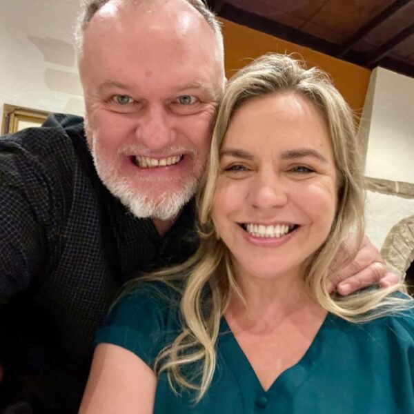 Johnny Galecki Net worth, Wife, Son, Age, Height & More [Updated ...