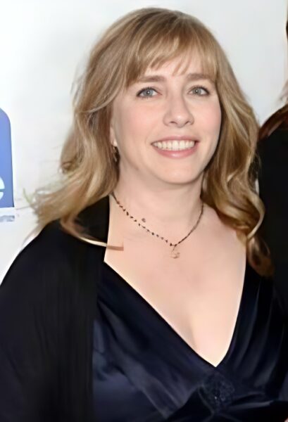 Meet Lisa Roberts Gillan: Julia Roberts' Sister - Life, Career, and More | Celebrities InfoSeeMedia