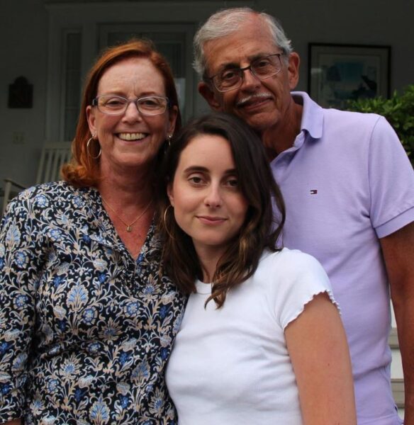 Meet Mary Beth Barone : Insights into Edward Bluemel's Girlfriend ...