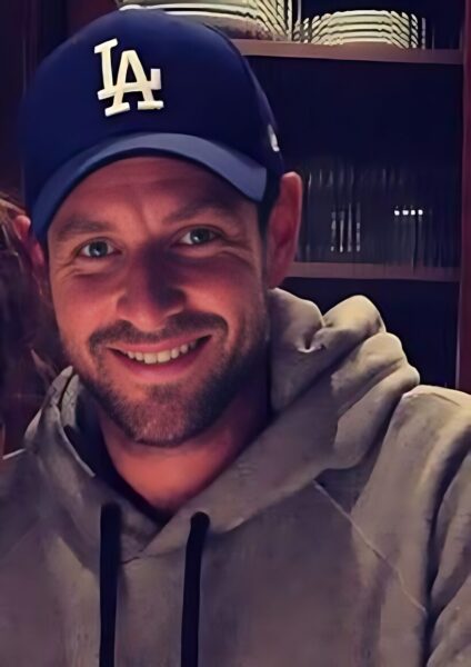 Discover Tom Oakley : Insights into Missy Peregrym's Husband ...