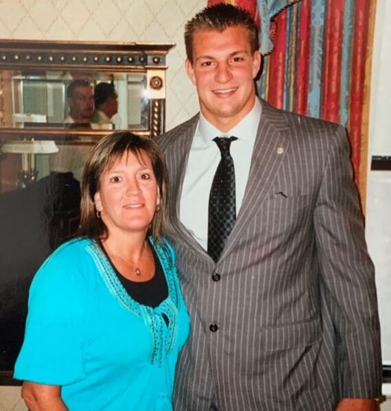 Rob Gronkowski Net worth, Wife, Age, Height, Family & More [2024 ...