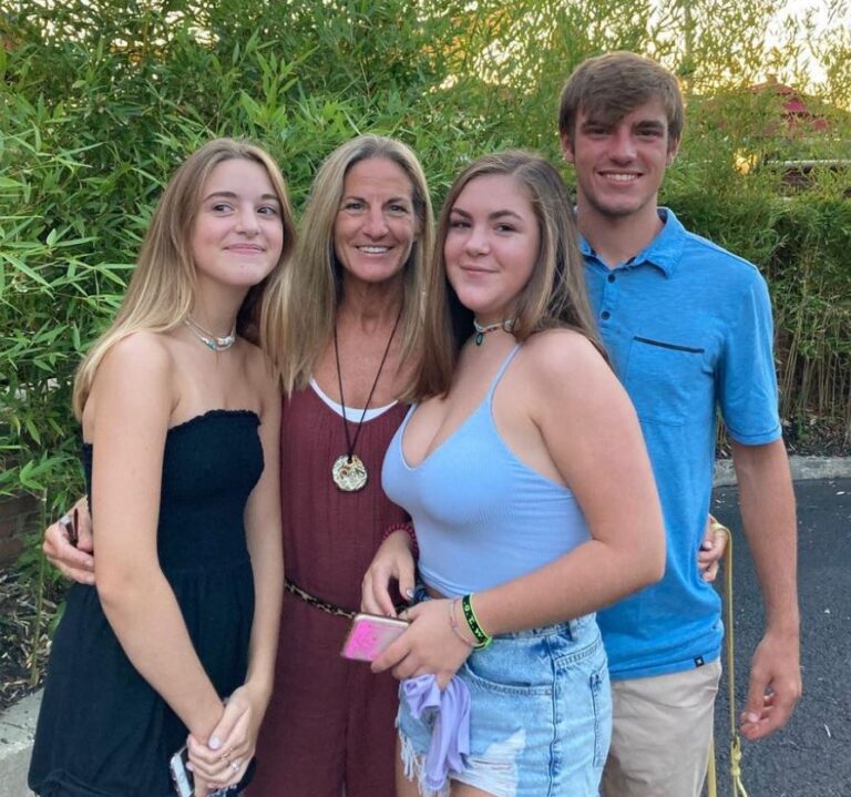 Discover Lisa Bello : Maria Bello's Sister and Home Decorator ...