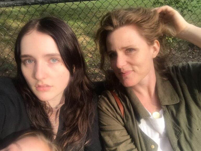 Brandy Lewis : Discover Juliette Lewis's Sister and Her Life Behind the ...