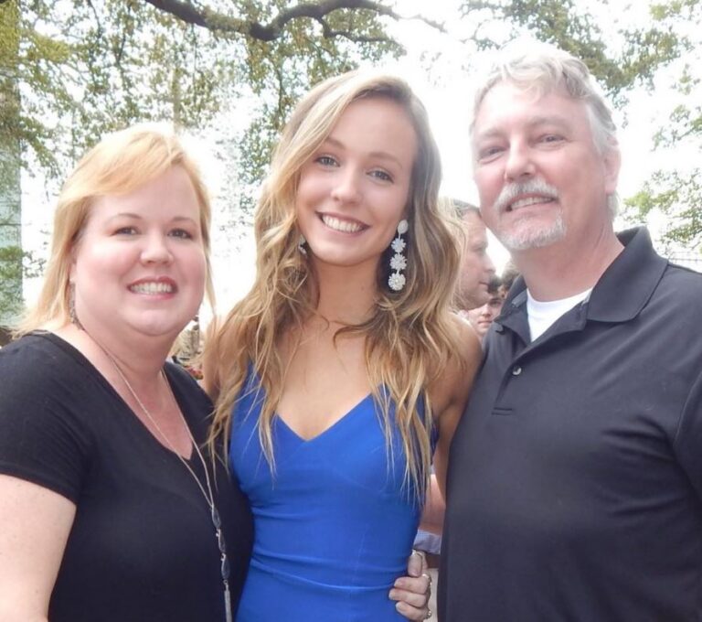 Who Is Sophie Stanley? Meet Sadie Stanley’s Twin Sister & Her Amazing ...